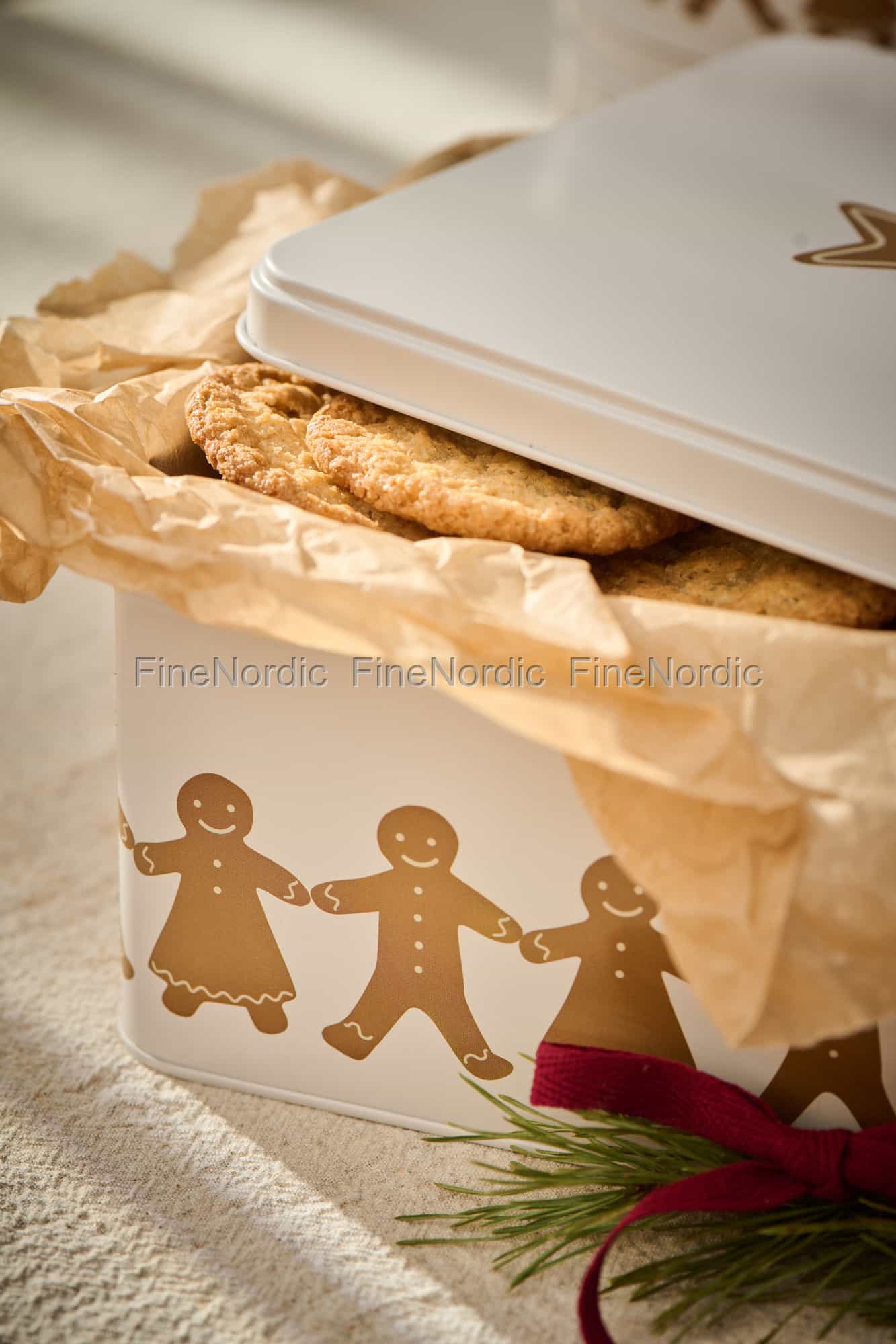 Ib Laursen Cake Tin with Gingerbread Couples Square