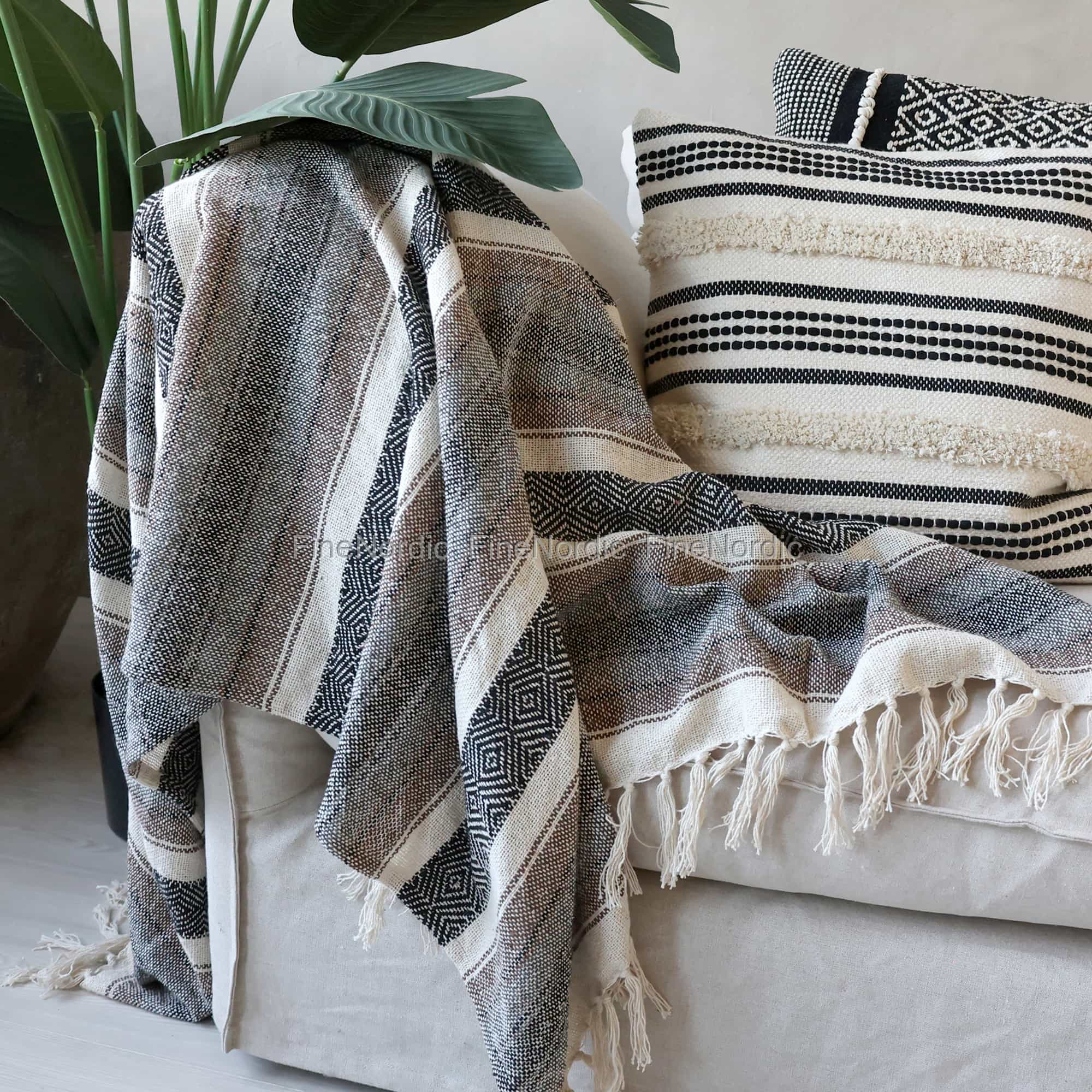 Chic Antique Aix Throw of Surplus Yarn Mocca & Black 130 x 150 cm