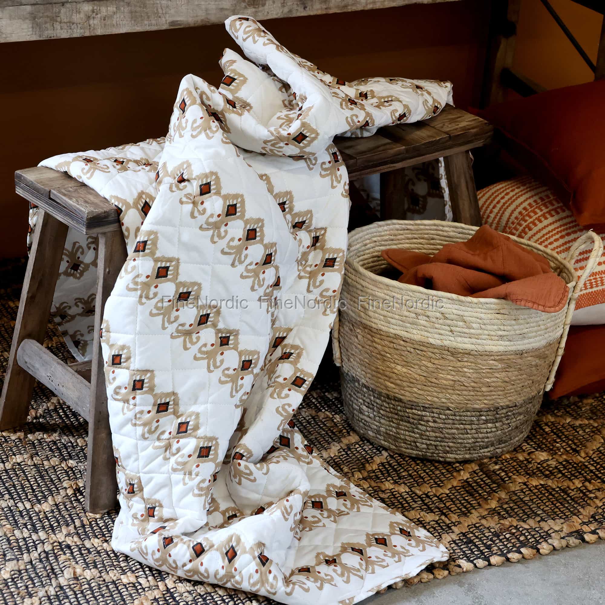 Chic Antique Aix Quilt with Flower Pattern Coal & Terracotta 130 x 180 cm