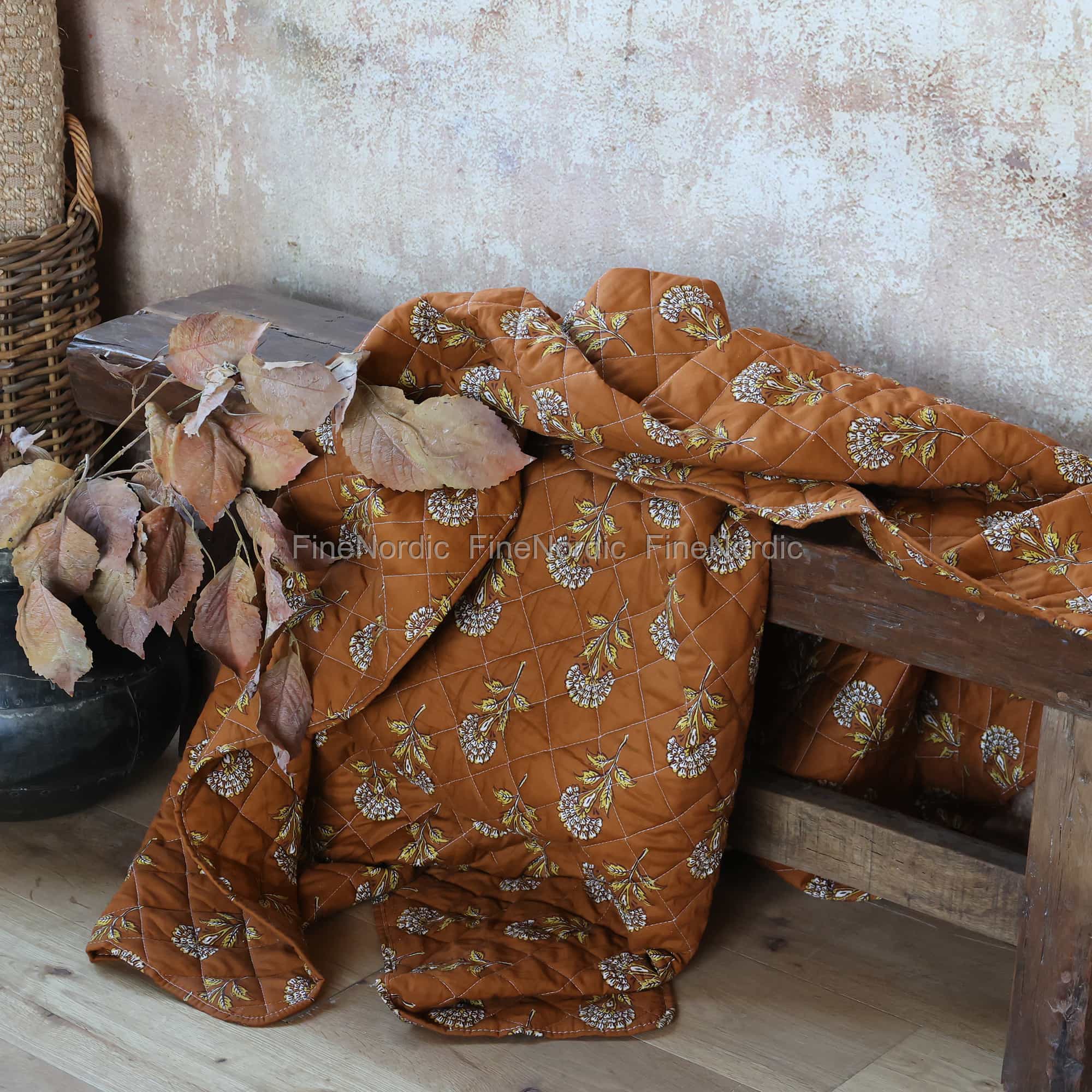 Chic Antique Aix Quilt with Flower Pattern Terracotta 130 x 180 cm