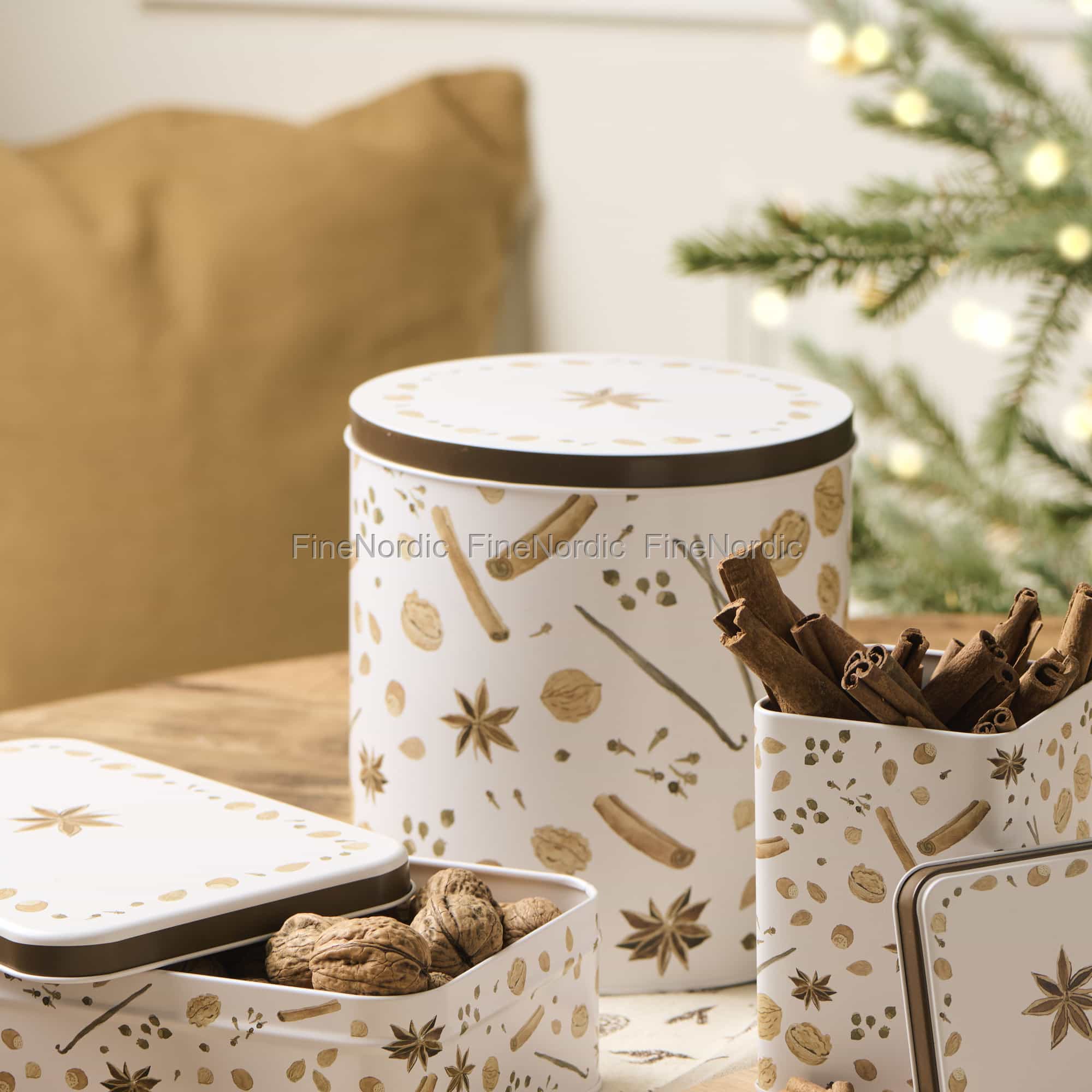 Christmas Spice Cake Tin | Round Metal Tin | Ib Laursen